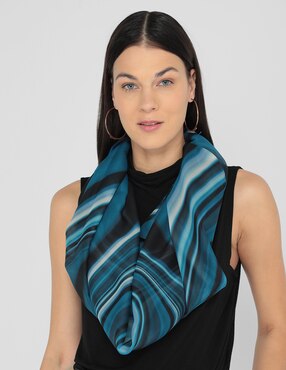 Pashmina Calvin Klein con estampado a rayas